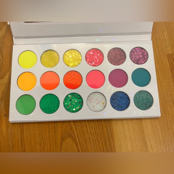 Georgie’s Brushes | Makeup | Rare Georgies Brushes Minineon Eyeshadow ...